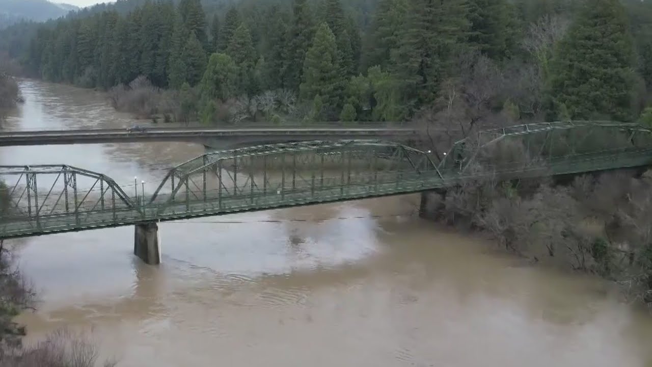Heavy rains continue to push Russian River towards flood stage - YouTube