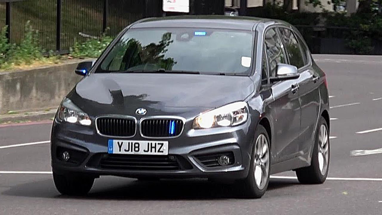 Metropolitan Police Unmarked BMW Responding With Sirens & Lights - YouTube