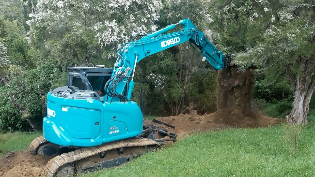'21 Kobelco ED180 Blade Runner - YouTube