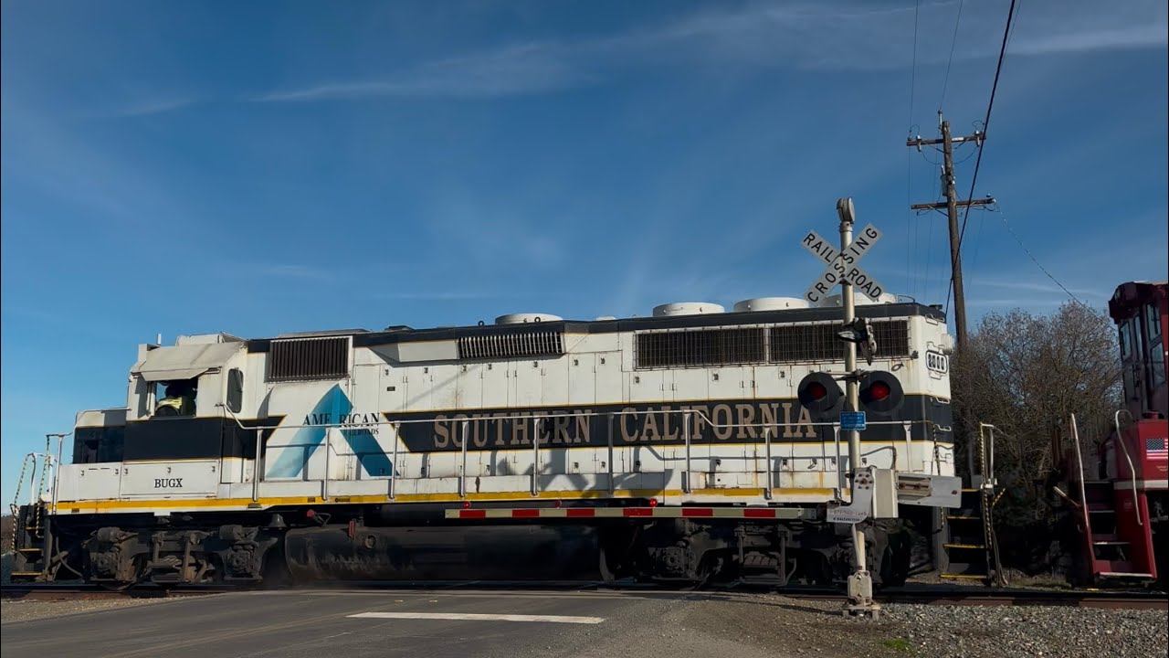BUGX 2000 Leads CCT Lodi Flyer Local North - E. Live Oak Road Railroad Crossing, Lodi CA - YouTube