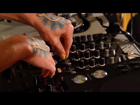 Fluxx x Sound School present How to DJ with Female Wizard