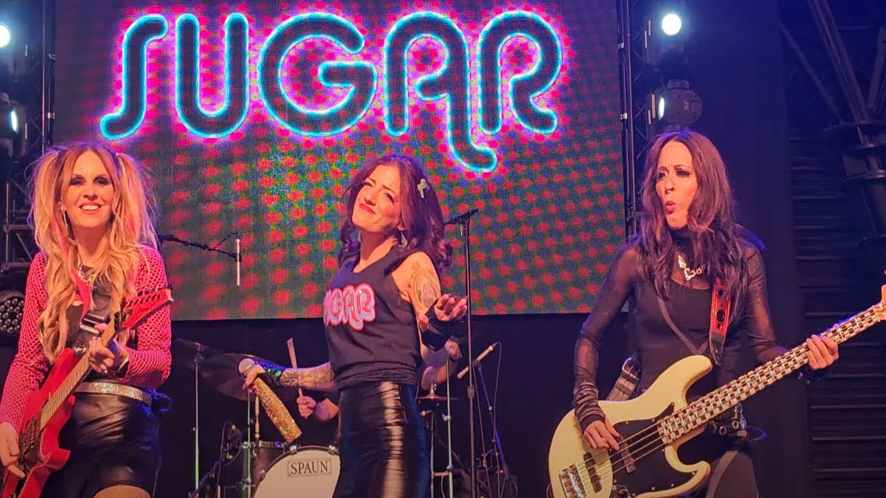 Sugar Band Brings the Heat! - Gwen Stefani - Fremont Street - YouTube