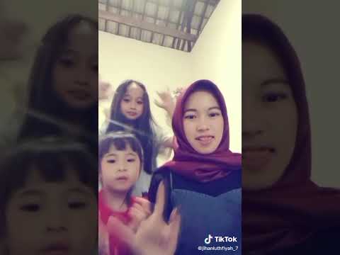 gomogin aku Tante Ira terus tapi aku yg dibelakang kamera aja GK diajak dia Tante Ayas terus   🥹🥹🥹🥹🥹