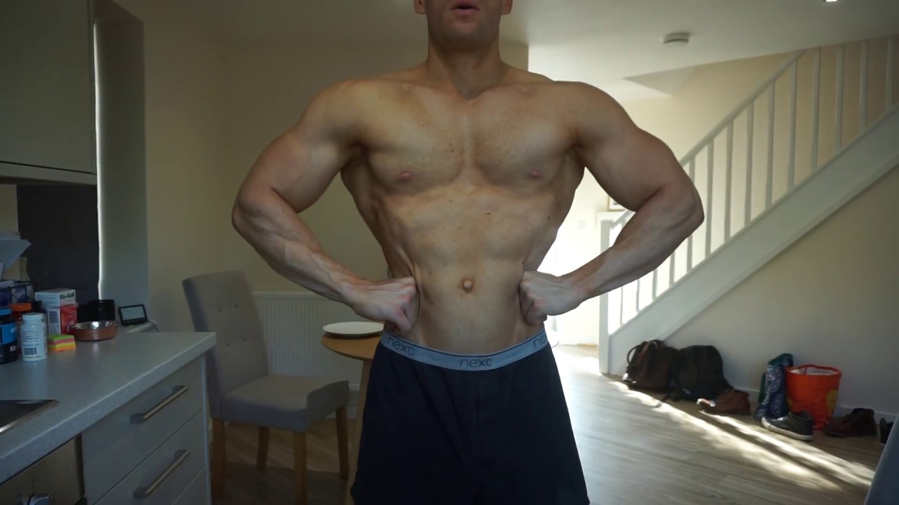 Tanned muscles flexing - YouTube