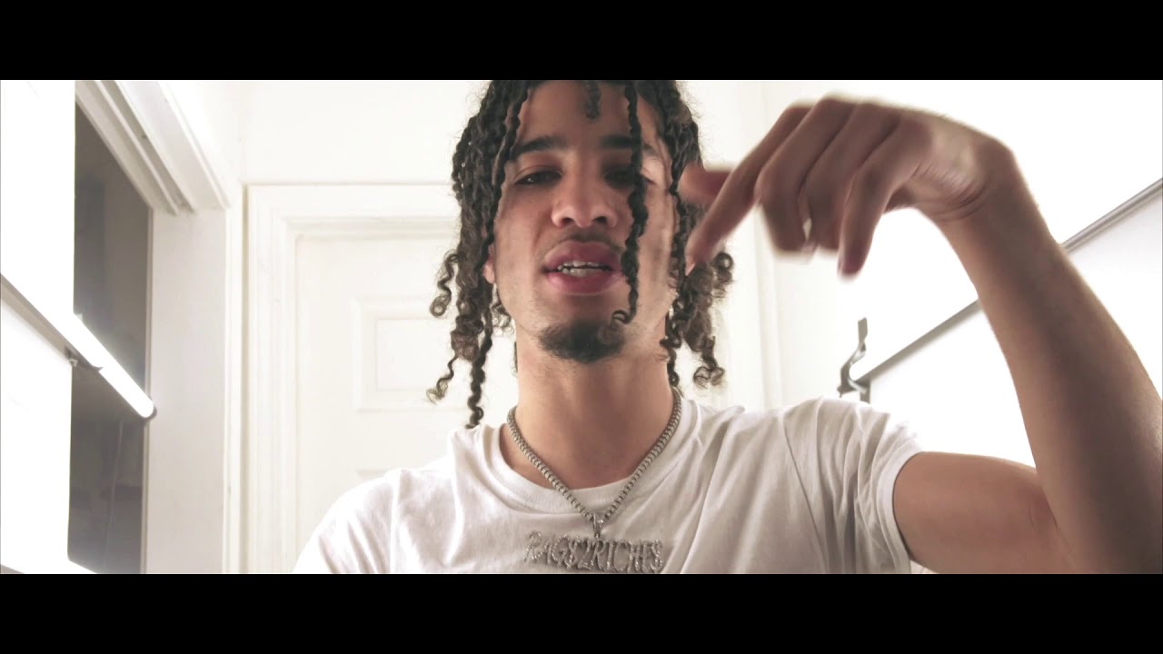 R2R Gutta- Racks On Me (Official Video) - YouTube