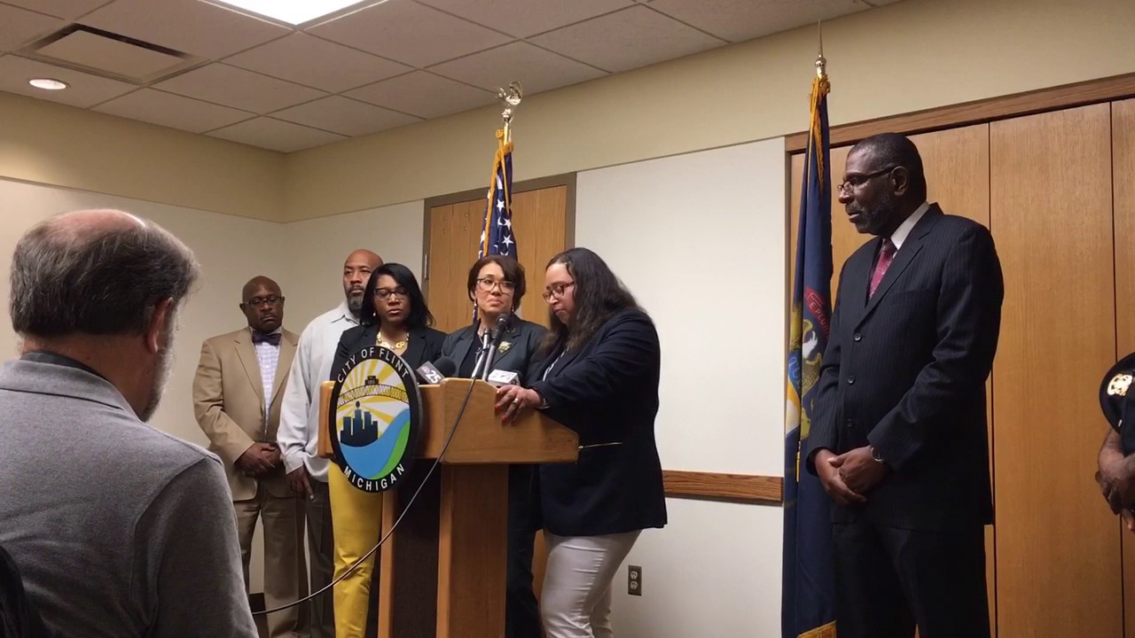 Flint mayor pushes council to approve 30-year Detroit water contract ...