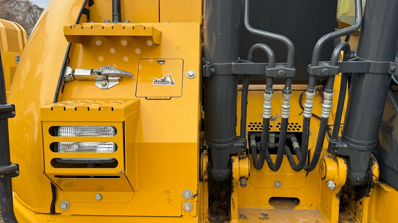 John Deere 135 G Excavator Pattern Control Valve - YouTube