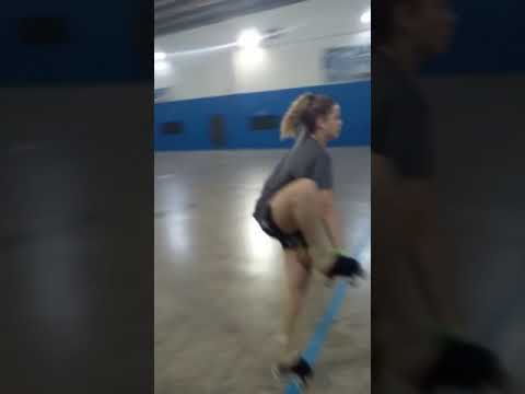 Hermosa caida de culo