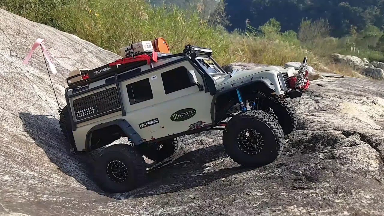 Traxxas TRX4 Defender crawling - YouTube