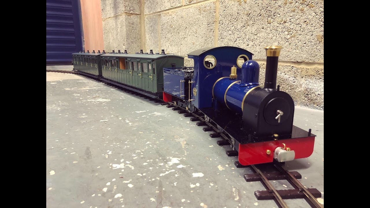 Roundhouse "Jennie" pulling L&B carriages | Live steam garden railway ...