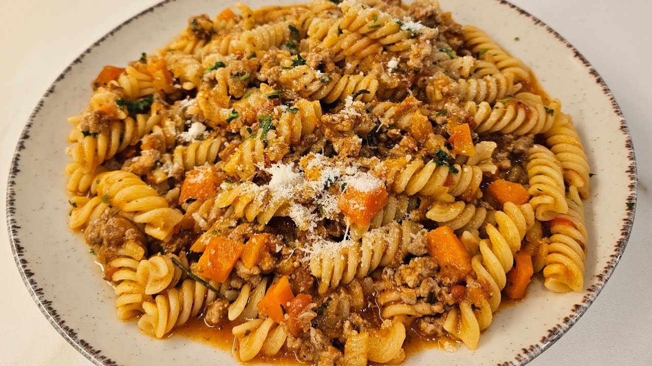 Makarona Bolonjeze si ne Itali | Quick Easy Spaghetti Bolognese Sauce ...
