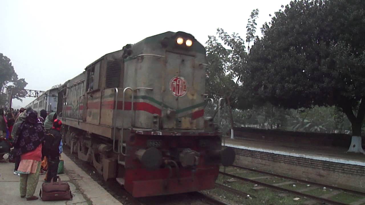 Bangladesh Railway 763 Up Chittra Intercity Express is speedy Crossing ...