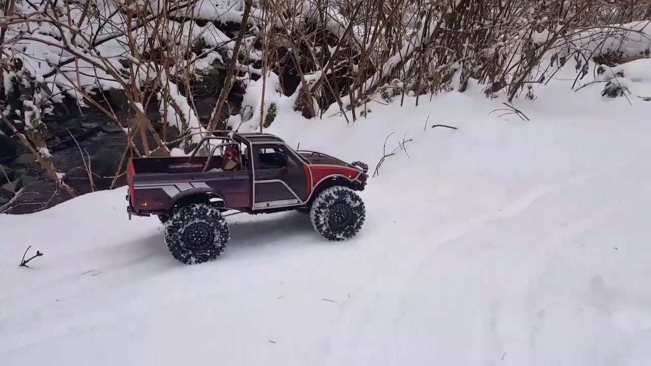 Scx10 ll Toyota Hilux Scale Snow Trailing - YouTube