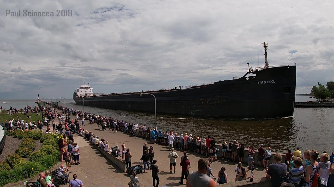 Tim S Dool Arrives Duluth to a large crowd on the piers. Still no ...