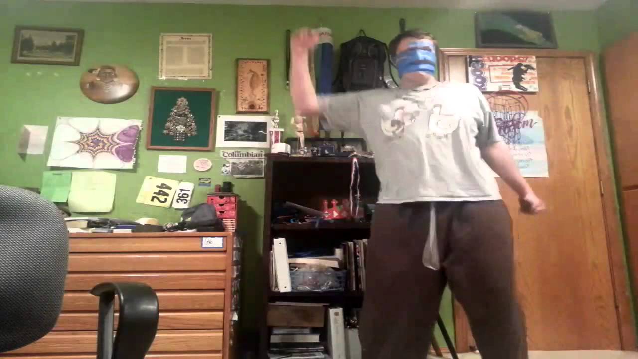 Harlem shake awkward elmo edition - YouTube