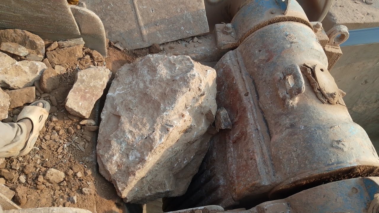 "Big Rock Crusher Machine:A Giant in Action"Big Rock Crushing:A ...