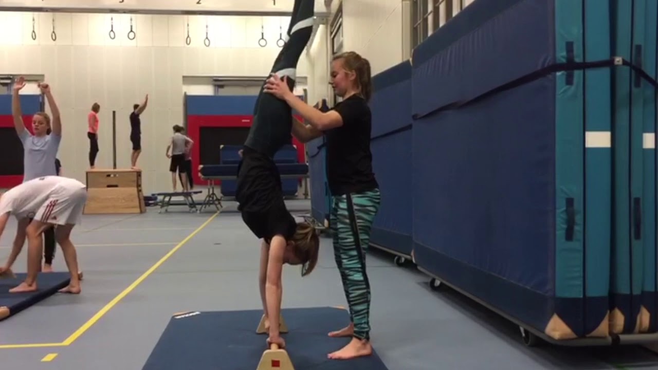 Turnportfolio - Radslag beginsituatie - Vooraanzicht - YouTube