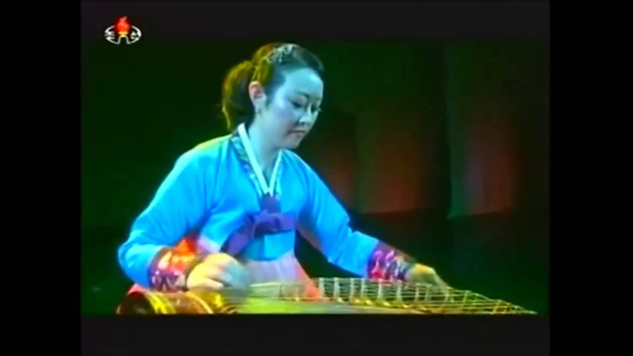 North Korean Kayagum Perfomance: Song of the Sea 北朝鮮カヤグム演奏「海の歌」 - YouTube