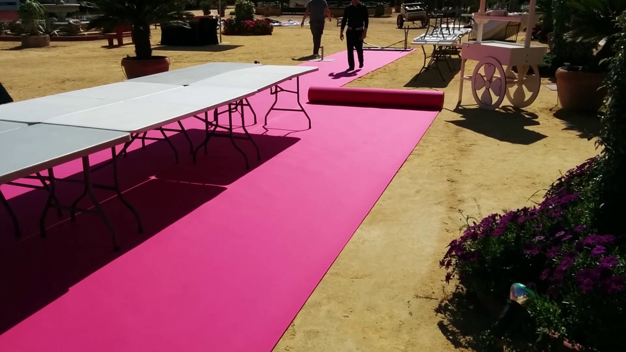 Instalación de moqueta ferial para eventos de color Fucsia - YouTube