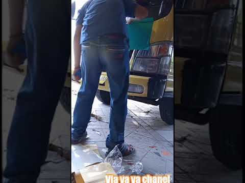 Viral seorang PNS pasang stiker 5menit(pagawean nempelken stiker)