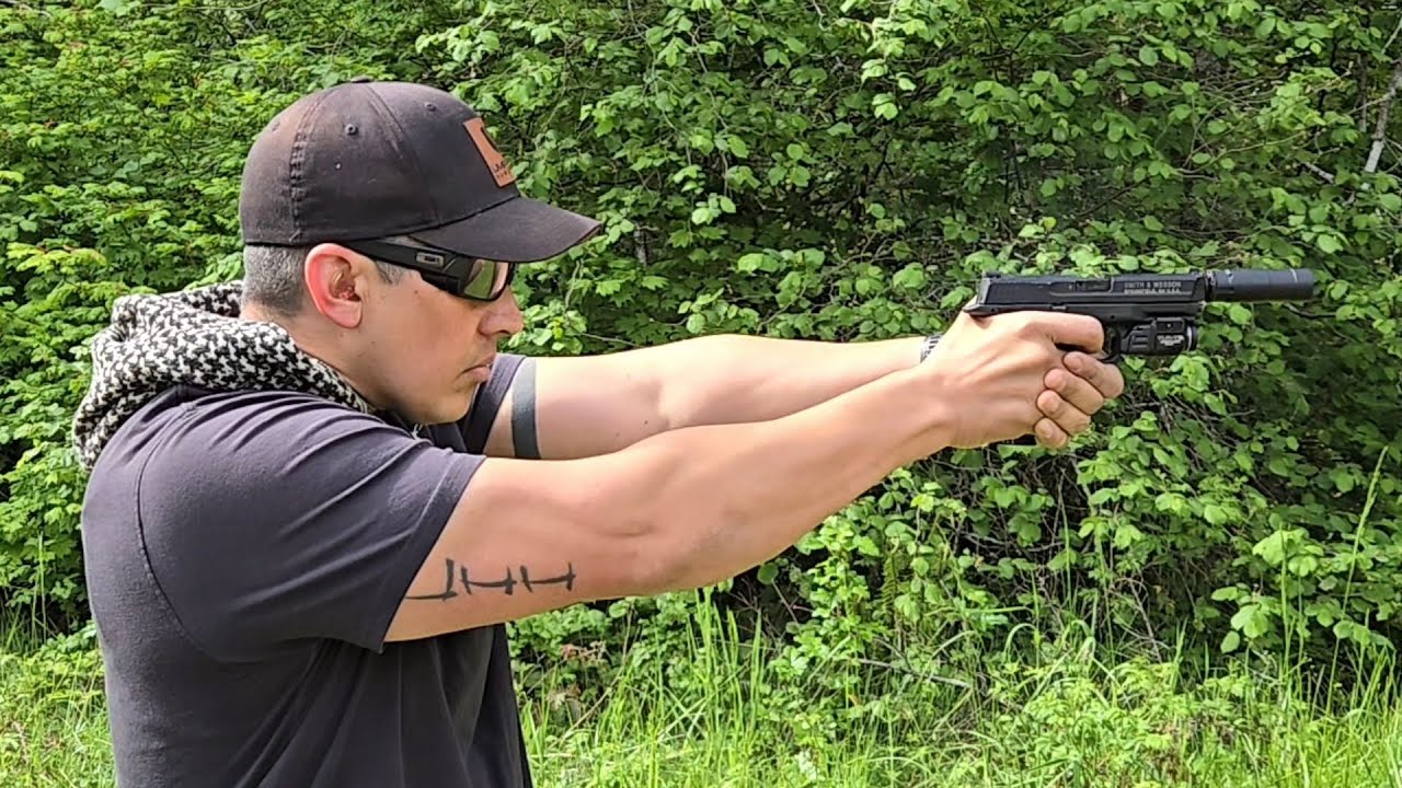 Rugged Oculus vs. Deadair Mask - YouTube