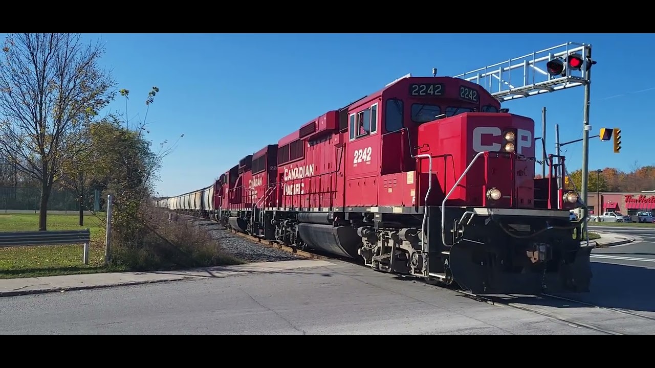 Train arriving at Havelock. - YouTube
