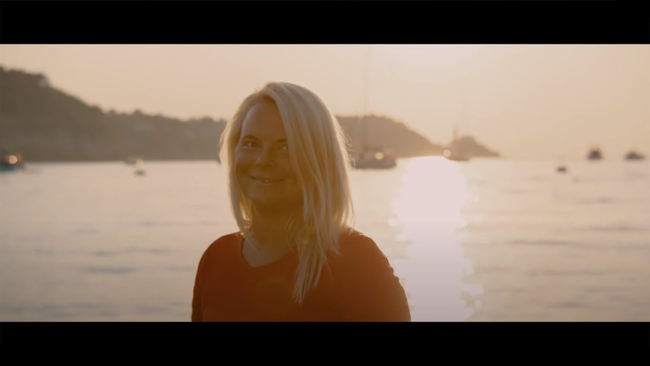 Aleksander Novak - Trenutek je vroč (Official video) - YouTube