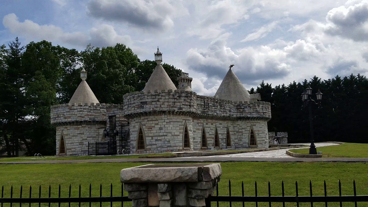 Walking past Cagle Castle (05/23/18) - YouTube