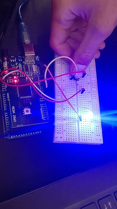 Prácticas básicas con Arduino - YouTube