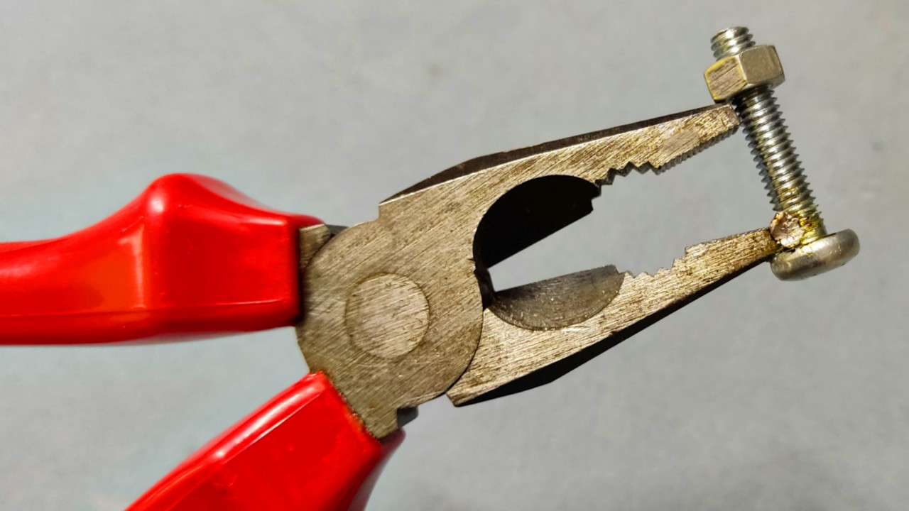 few people know the features of ordinary pliers and pliers tricks - YouTube