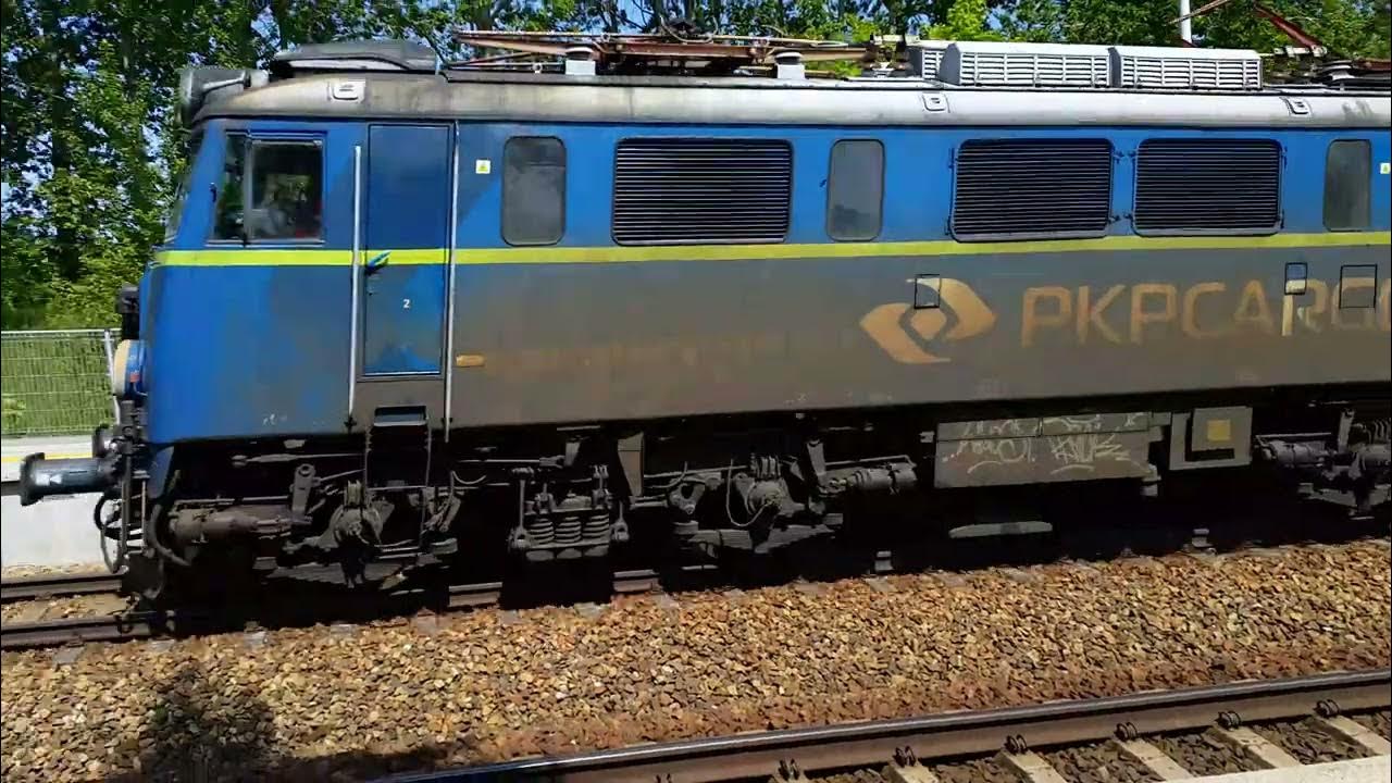 Lokomotywa EU07-1523 PKP Cargo luzem mija p.o. Unieszewo. - YouTube