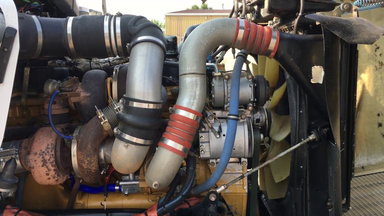 2005 Kenworth W900B Engine Running - YouTube