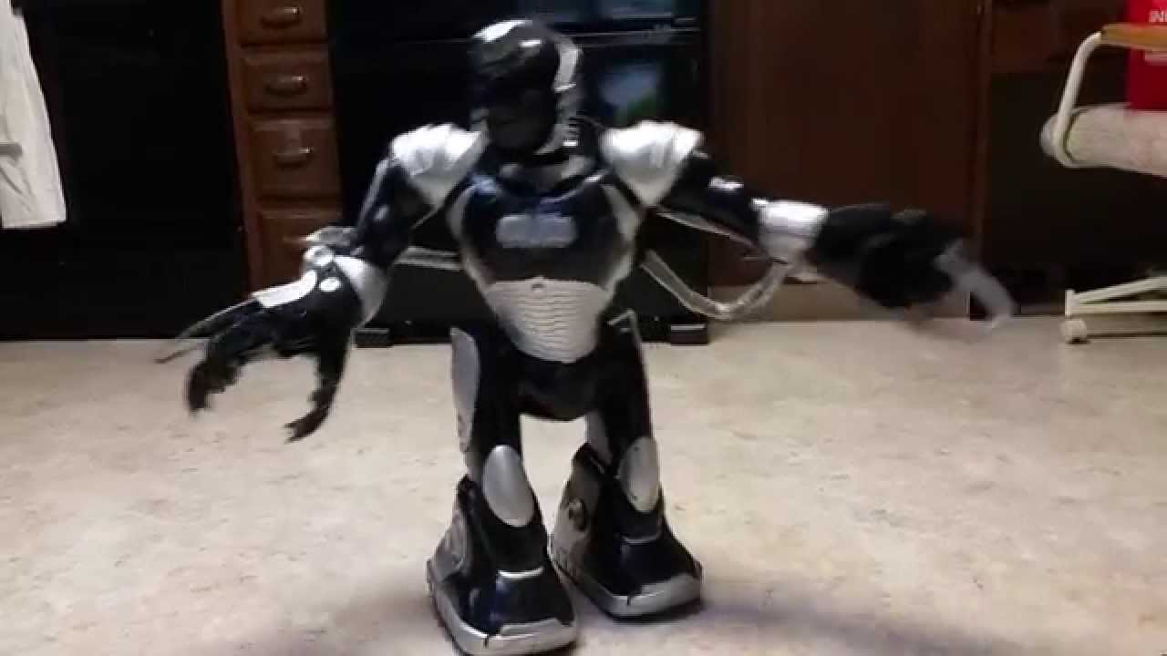 Robosapien v2 walking new batteries - YouTube
