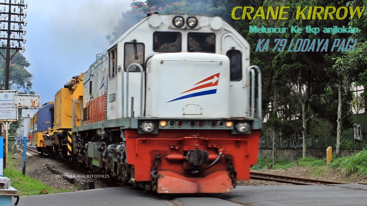 #MomentSepur1 - Kereta Api Penolong Membawa Sarana NR + Crane Kirrow ...