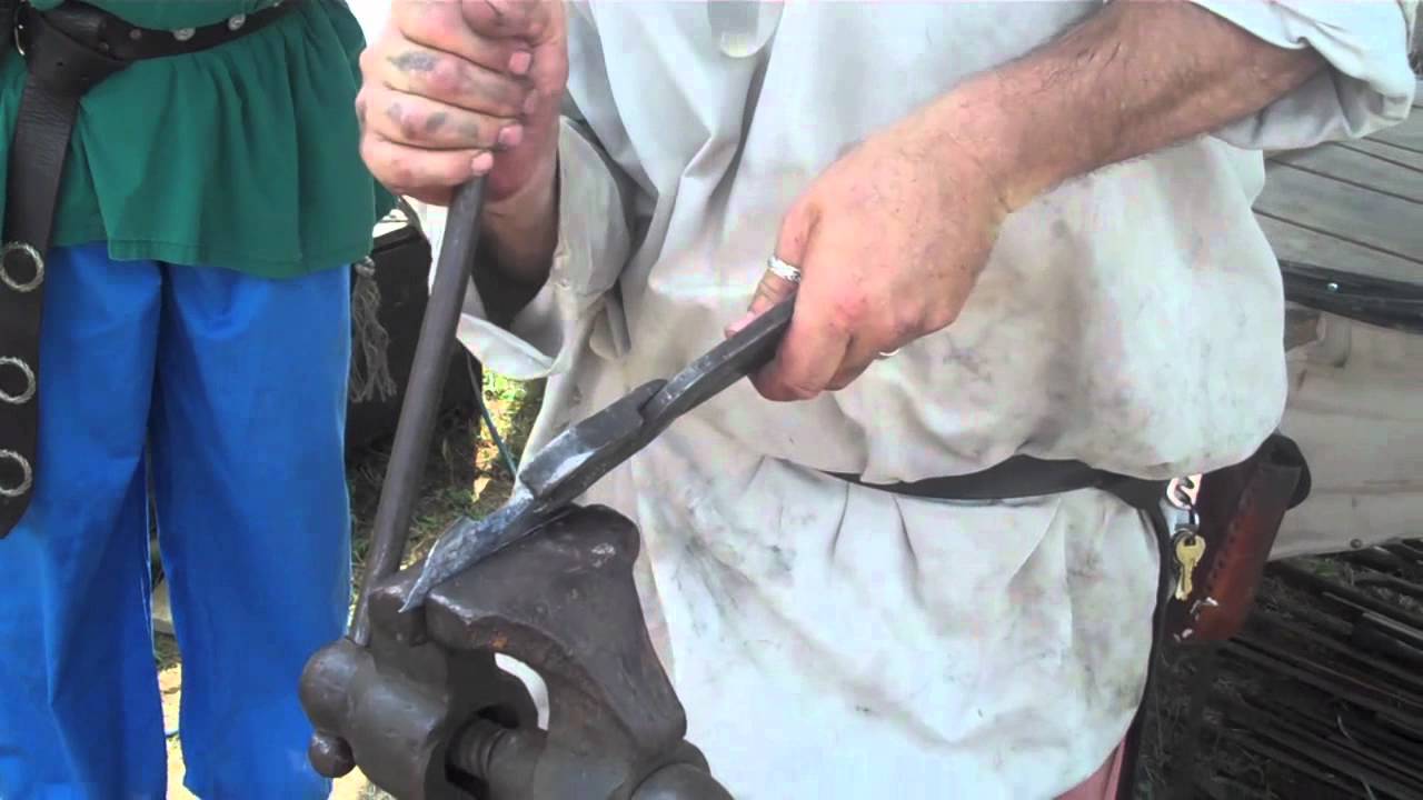 Master Danr Ketilsmiðr Makes an Anglo-Saxon Arrowhead - YouTube