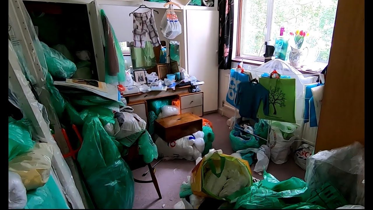 Exploring an Abandoned House Full of Stuff Everything Covered in Green ...