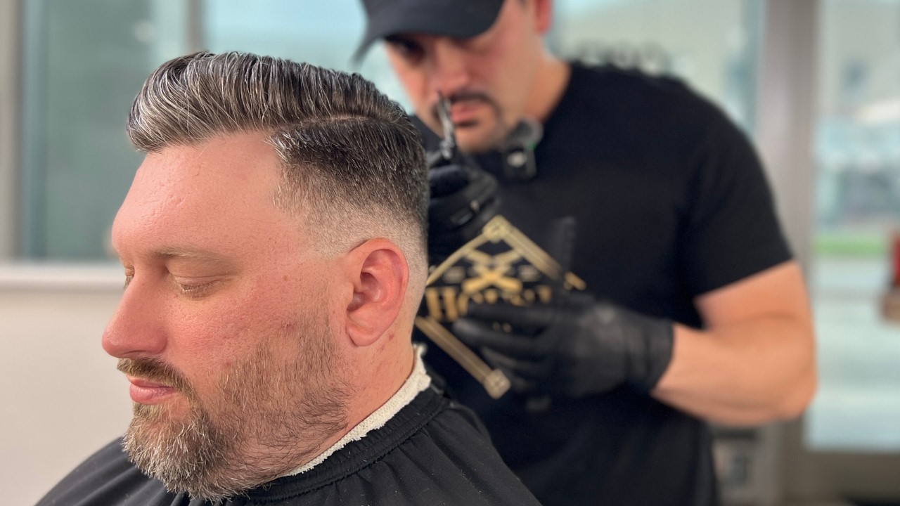 How To Do A Fade Haircut Barber Tutorial - YouTube