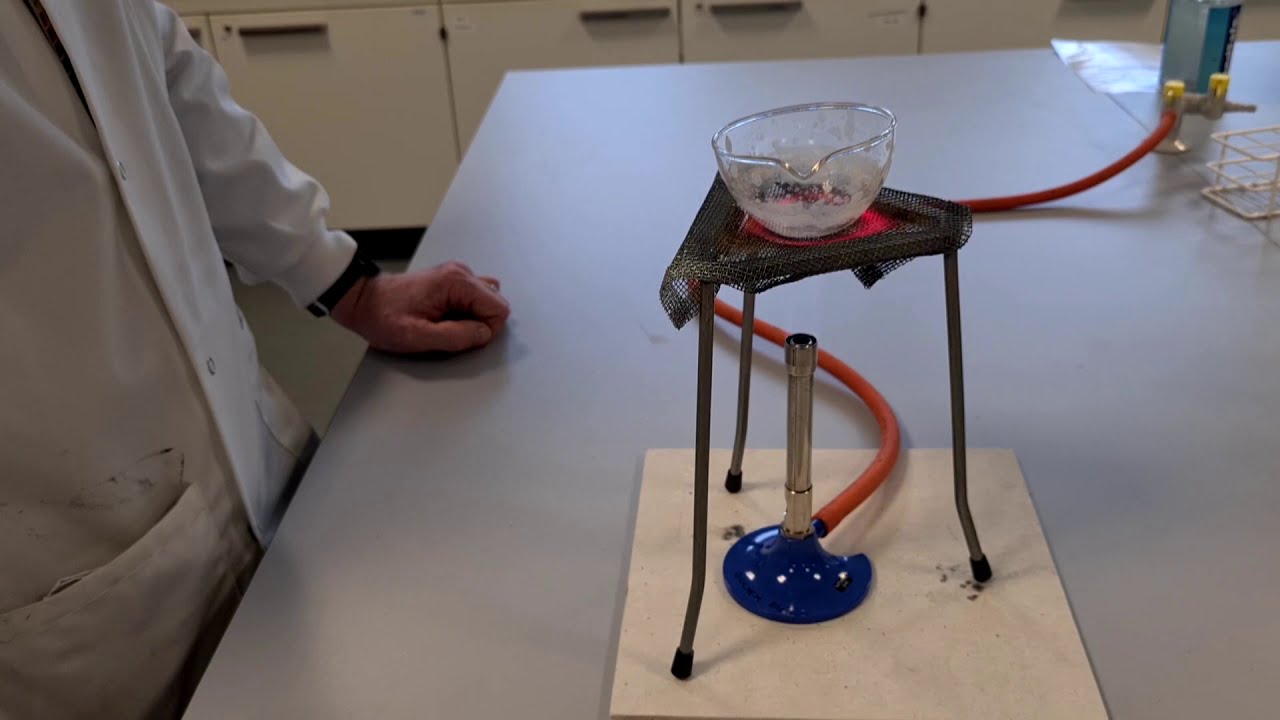Making a soluble salt from an insoluble metal carbonate and an acid (N5 ...