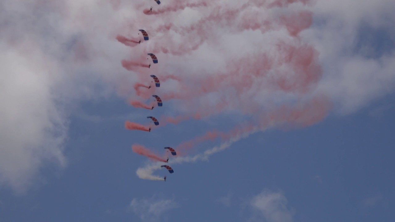 RAF Falcons Parachute Display Team - RAF Cosford Airshow 2017 - YouTube