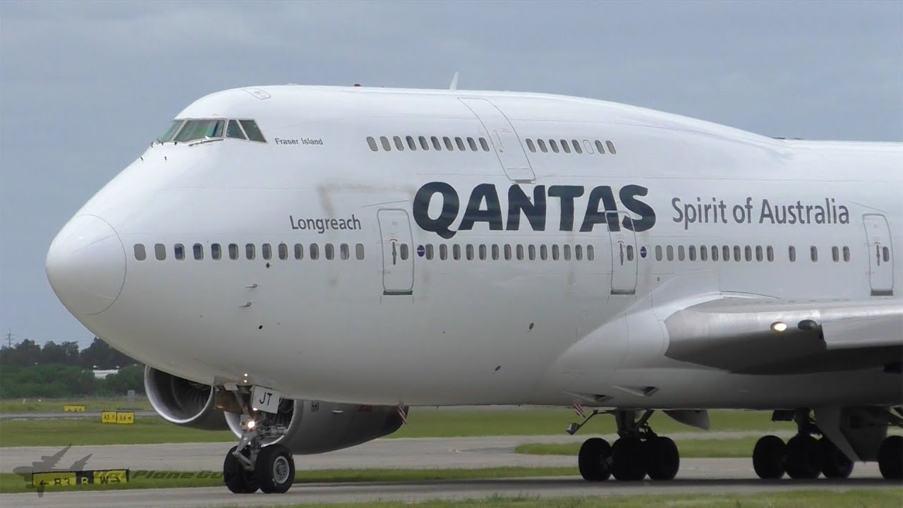 *RR RB-211* Qantas Boeing 747-438 Takeoff from Brisbane Airport - YouTube
