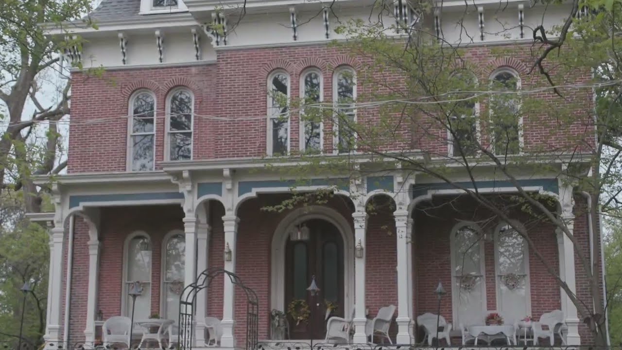 McPike Mansion's owner believes it's haunted - YouTube