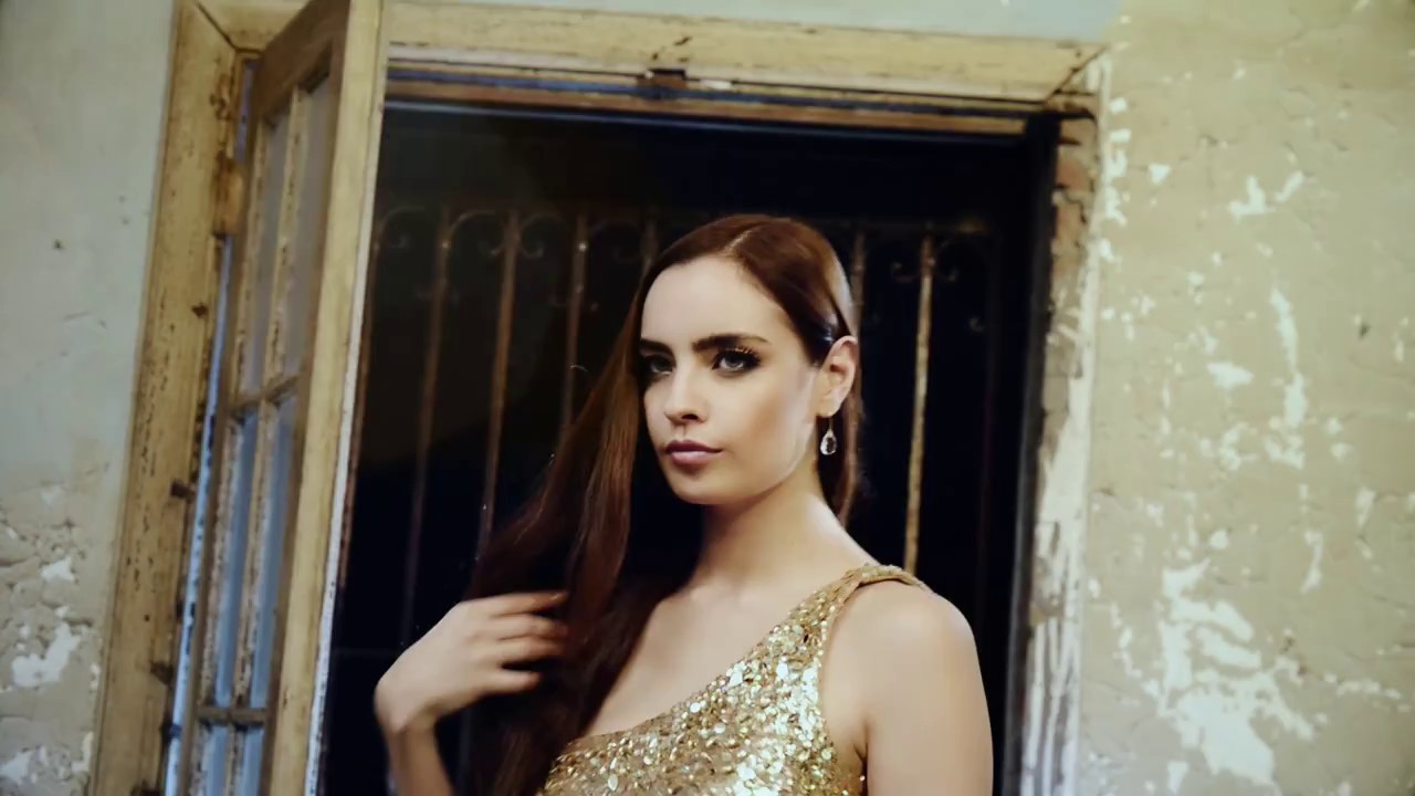 Ferrero Rocher The Golden Paint - YouTube