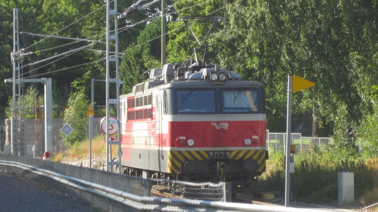 Finland: VR Class Sr1 electric loco runs round at Vaasa station after ...