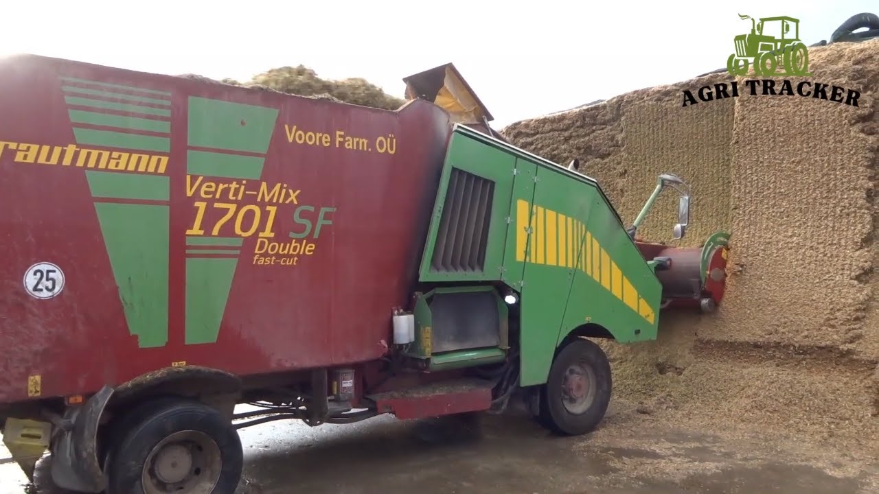 Fast and Mean Feeding Machine | Strautmann feed mixer - YouTube