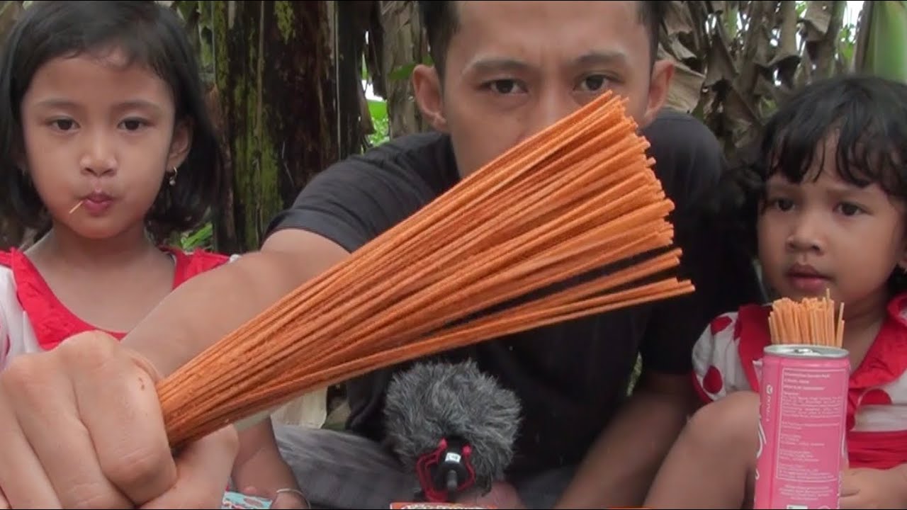 Jajanan hit 90an MIE LIDI PEDAS ANEKA RASA open reseller - YouTube