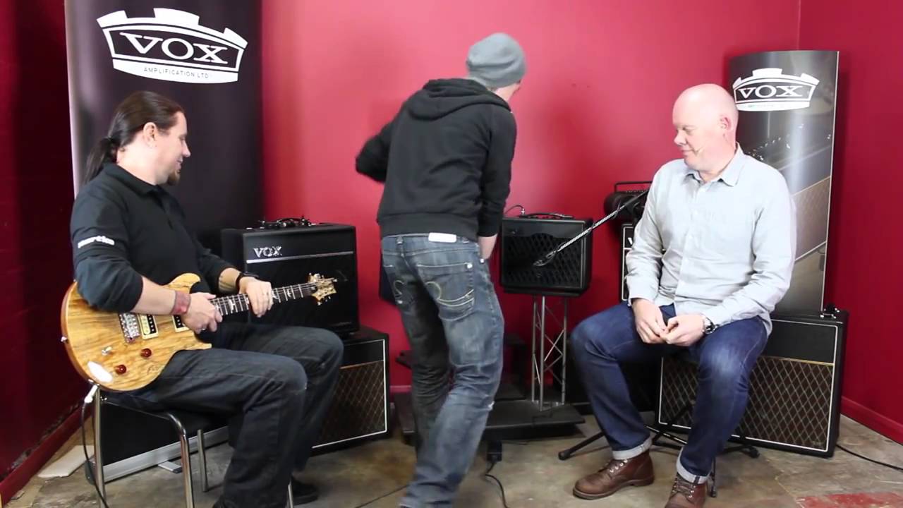 Dave y Tim de VOX UK dan una mirada sobre el VOX VX II - YouTube