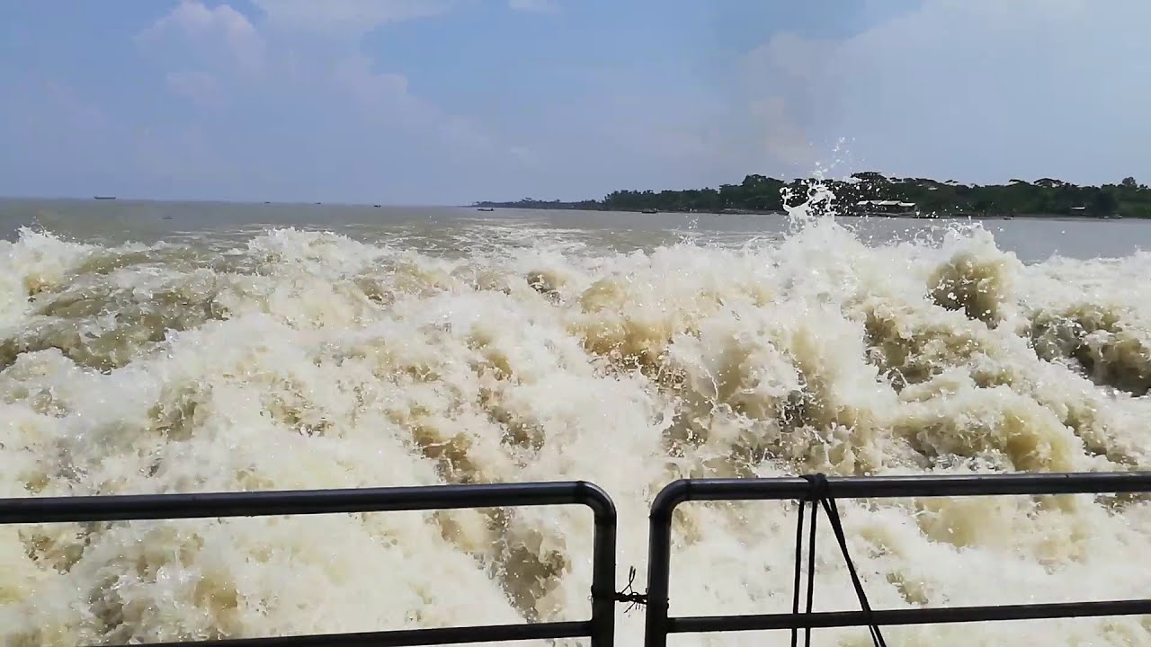 Green Line Water Bus Engine's Power. - YouTube