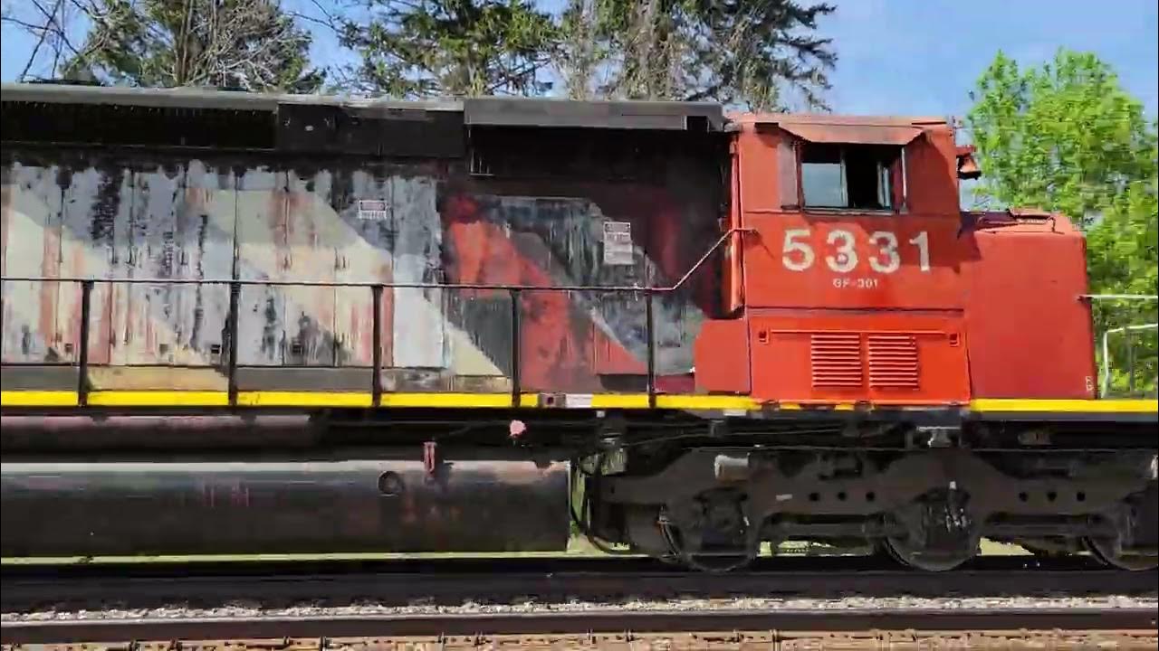 CN 5331, 5469 returning an Eastbound local freight train through Vicksburg, MI - YouTube