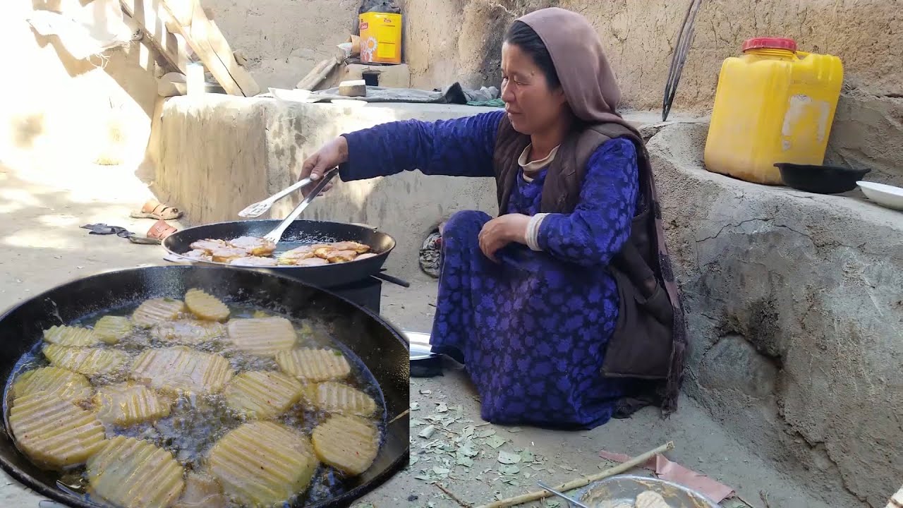 Cooking Fresh Potatoes Village Style | Village Life Afghanistan - YouTube