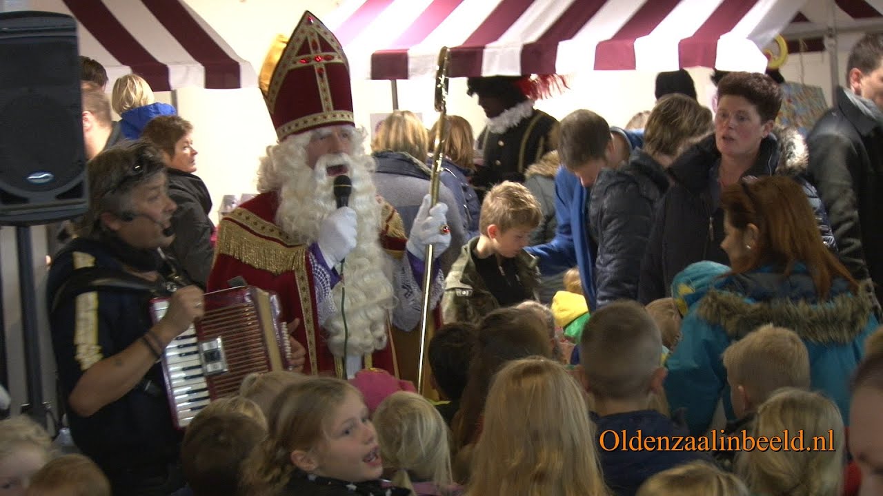 Kinderen roepen Sinterklaas uit bed in de Vijfhoek in Oldenzaal - YouTube